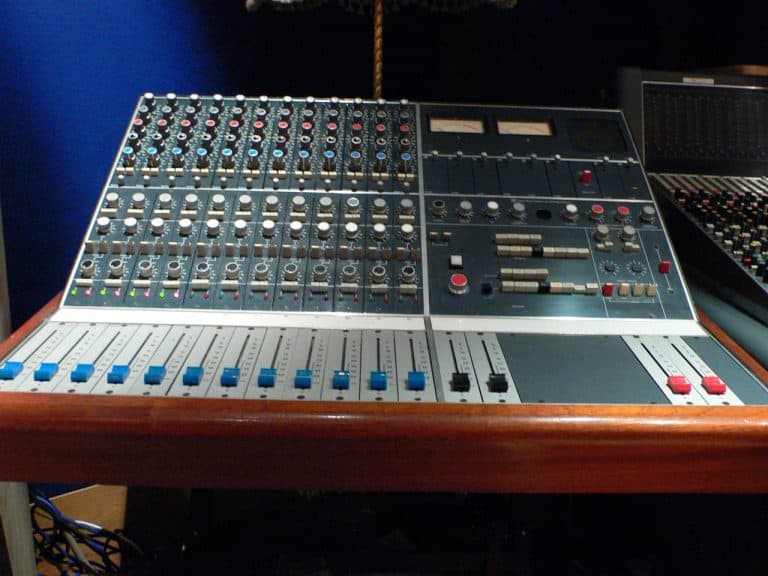 Neve Melbourne Console - Dan Alexander Audio Neve Melbourne Console - Dan Alexander Audio